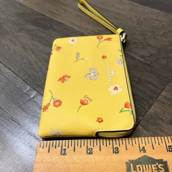 Coach | Bags | Coach New York Flowers Sunflowers C87 Corner Zip ...
